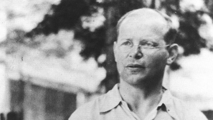 "A pacifist and enemy of the state": Bonhoeffer's journey to ...