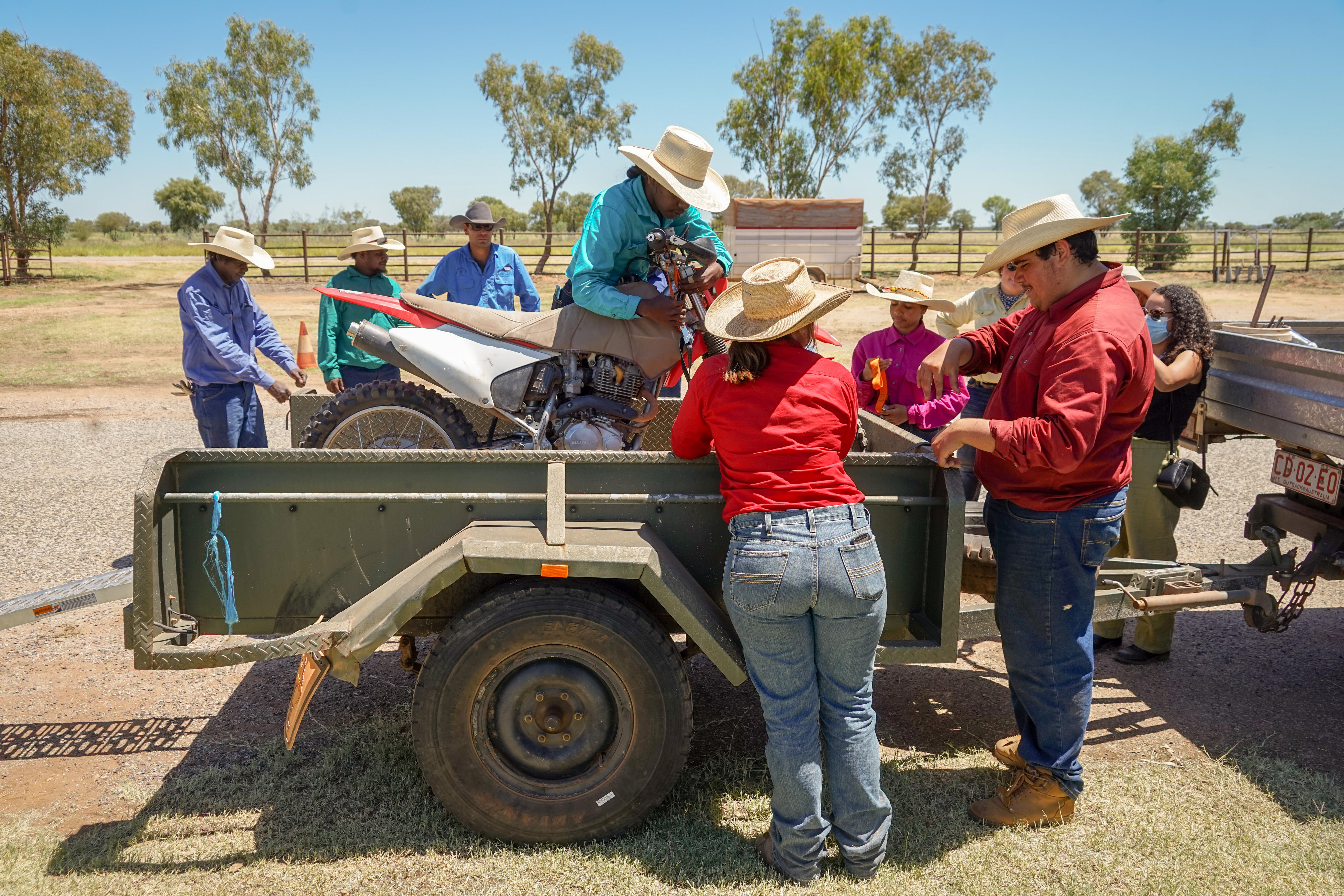 Aspiring cattlemen and women learn the skills of the pastoral industry ...