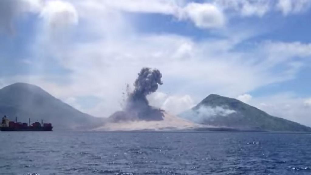 Mount Tavurvur: Rabaul residents describe life alongside active volcano ...