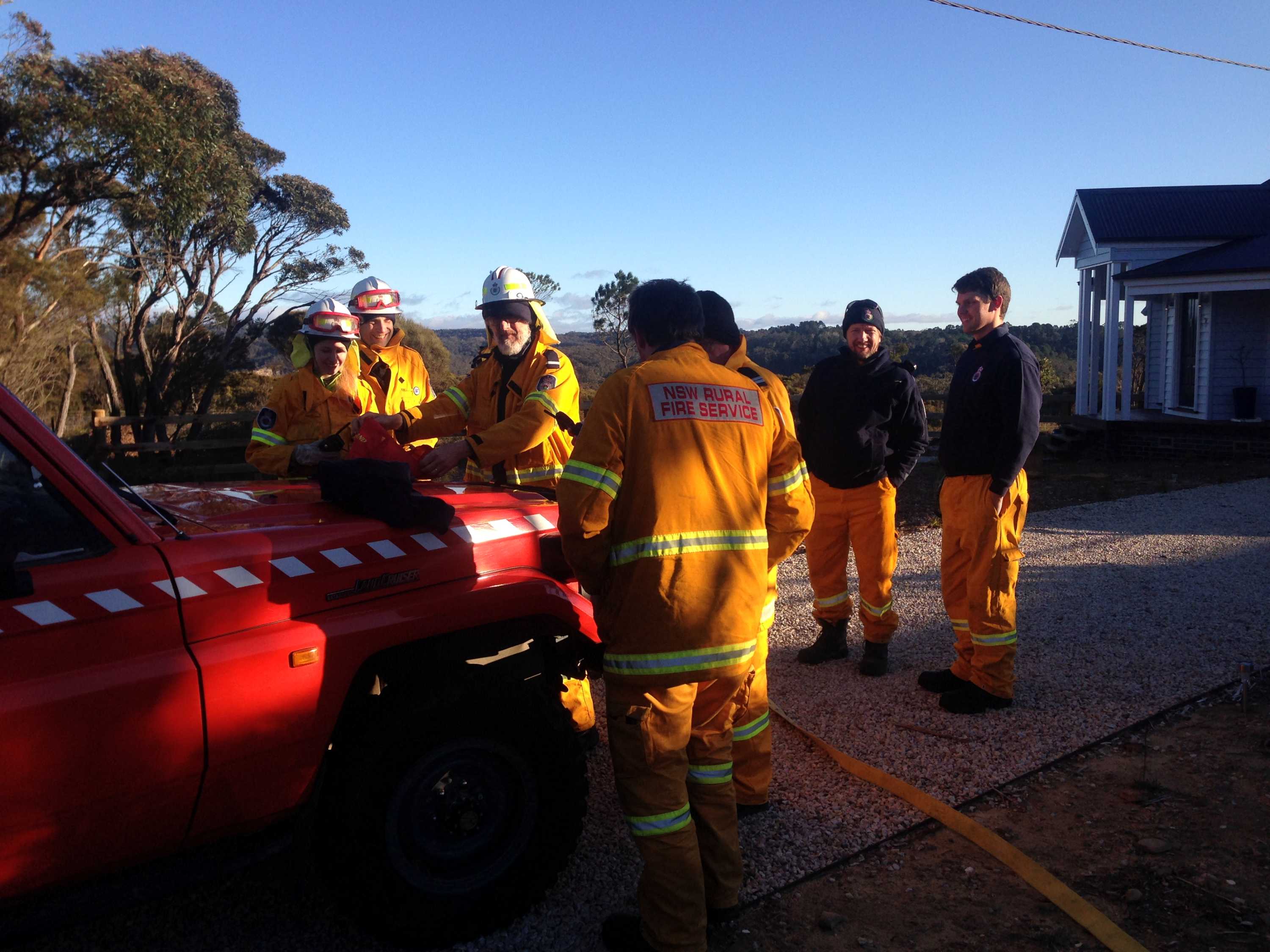 Blue Mountains bushfire: Extra firefighters tackling 'suspicious' blaze ...