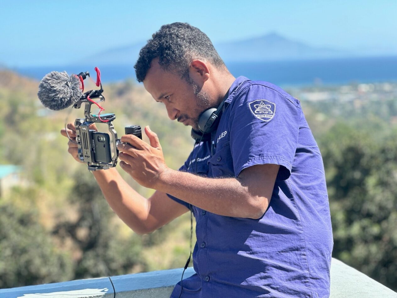 Timor-Leste journalists have a go at 'mojo' - ABC International Development