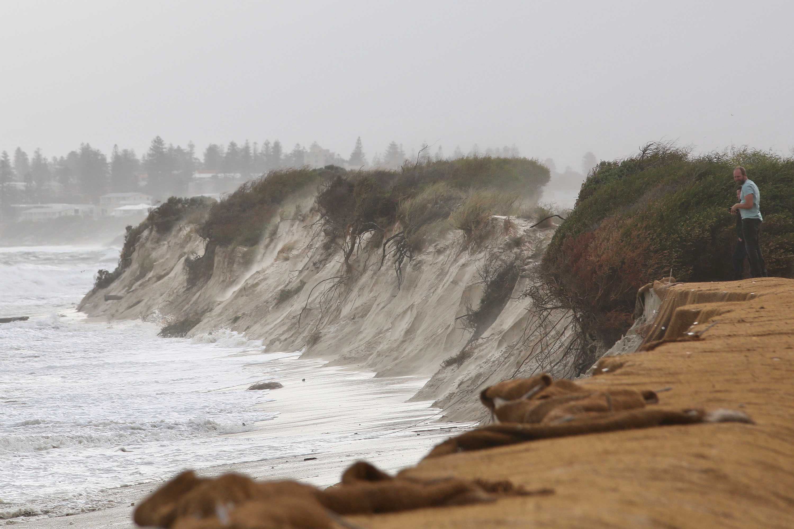 Storm hits Perth as ex-Tropical Cyclone Mangga delivers wild weather ...