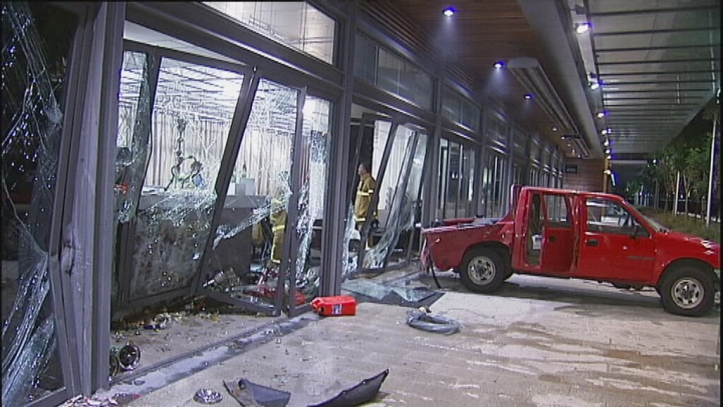 Police hunt ram raid driver - ABC News