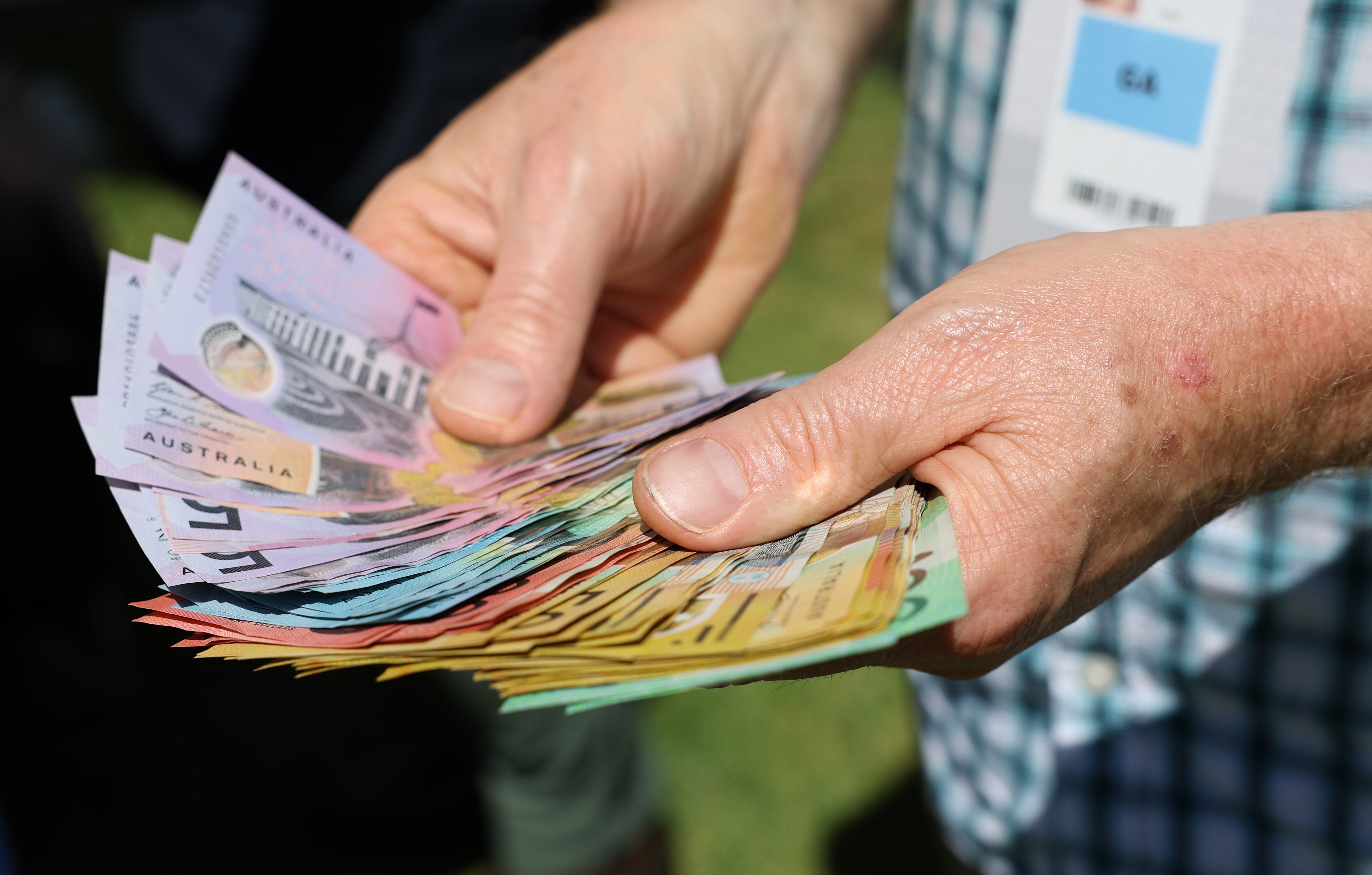 Government reveals new cash mandate - ABC listen