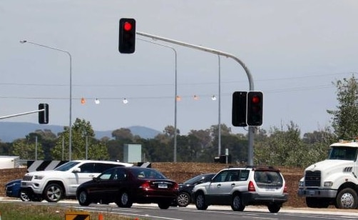 Main Roads - flashing lights at intersection - ABC Brisbane