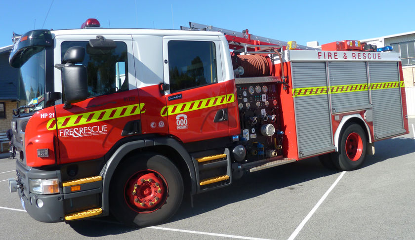 Three escape house fire in Spearwood - ABC News
