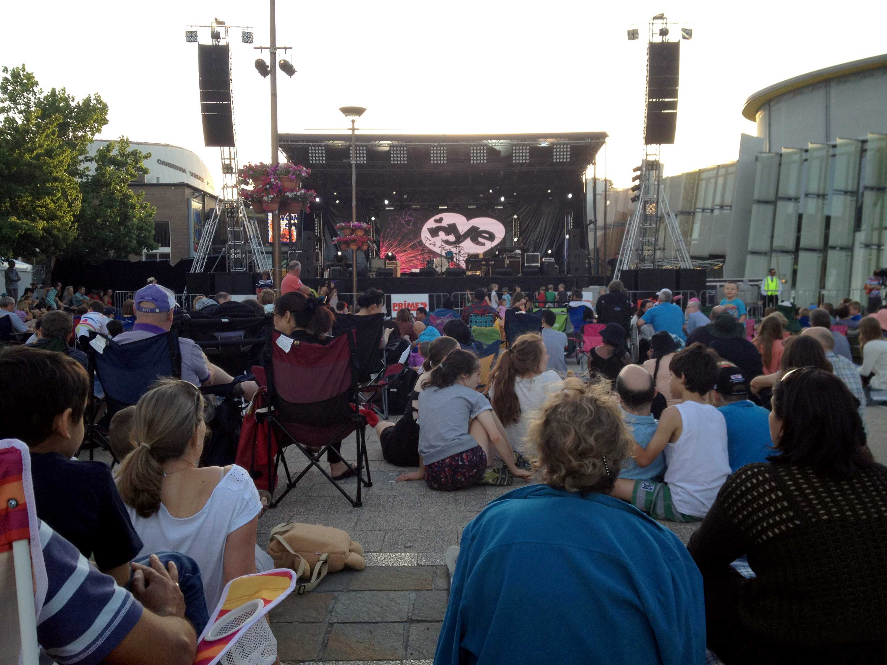 Sydney ready to kick off New Year's party ahead of 2014 - ABC News