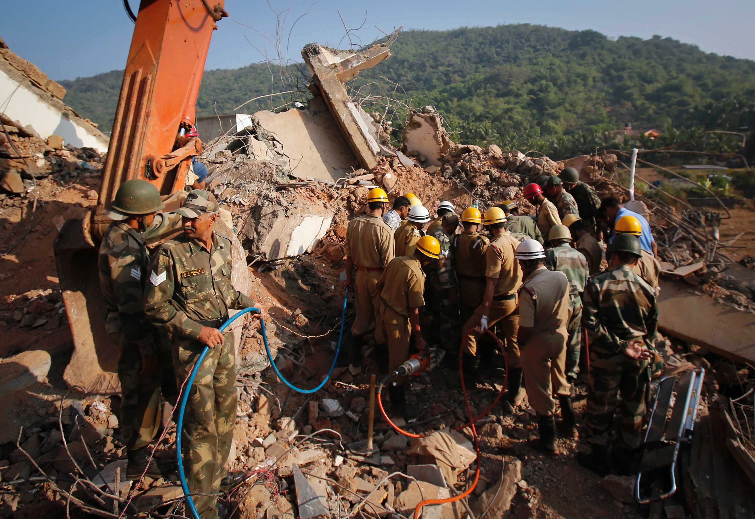 Death toll from Indian building collapse rises - ABC News