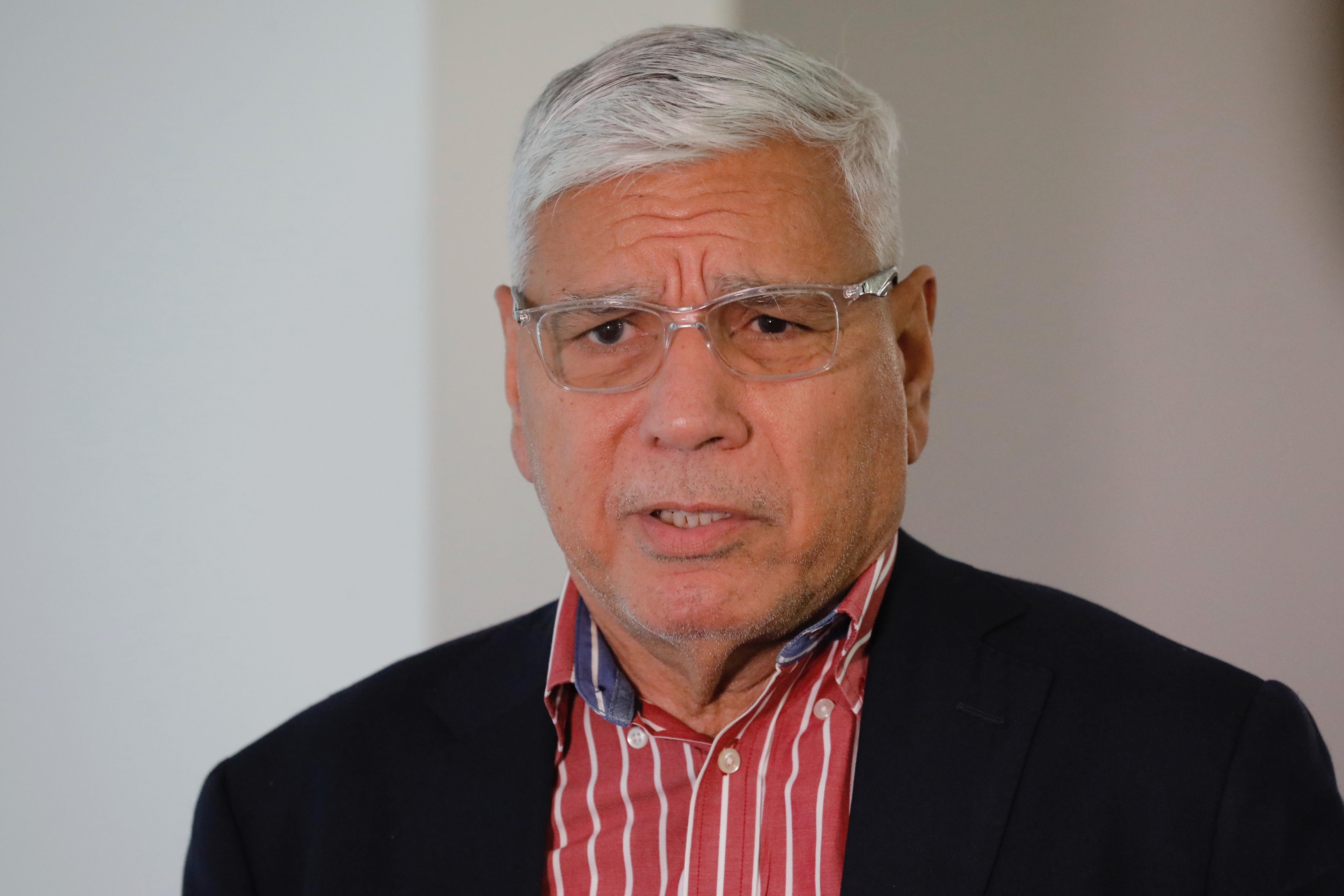 Tony Abbott predicts teal wave will recede as he backs Warren Mundine ...