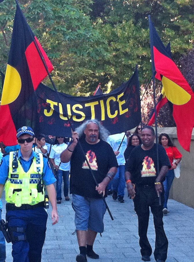 Aboriginal protesters march to Parliament - ABC News