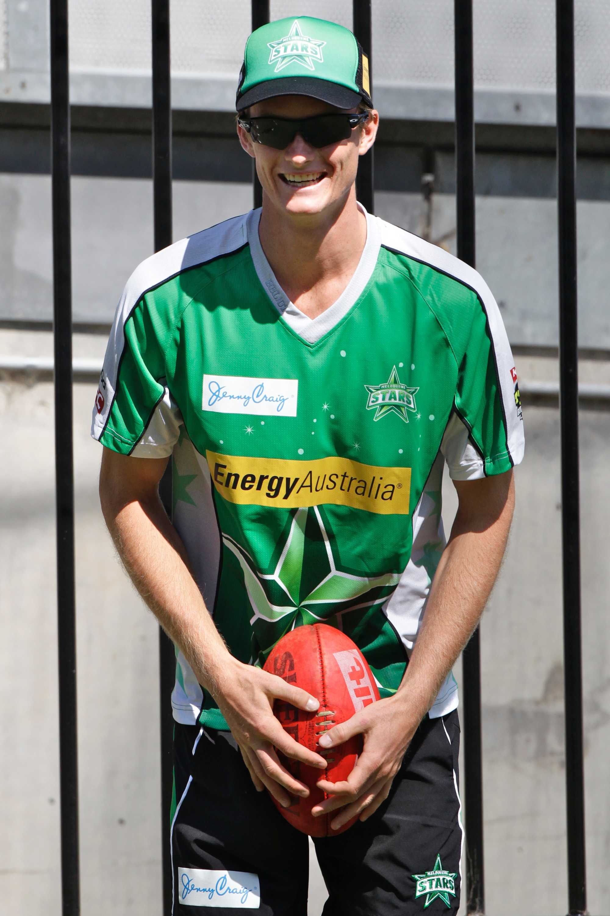 Alex Keath signs as Adelaide Crows rookie, giving up cricket - ABC News