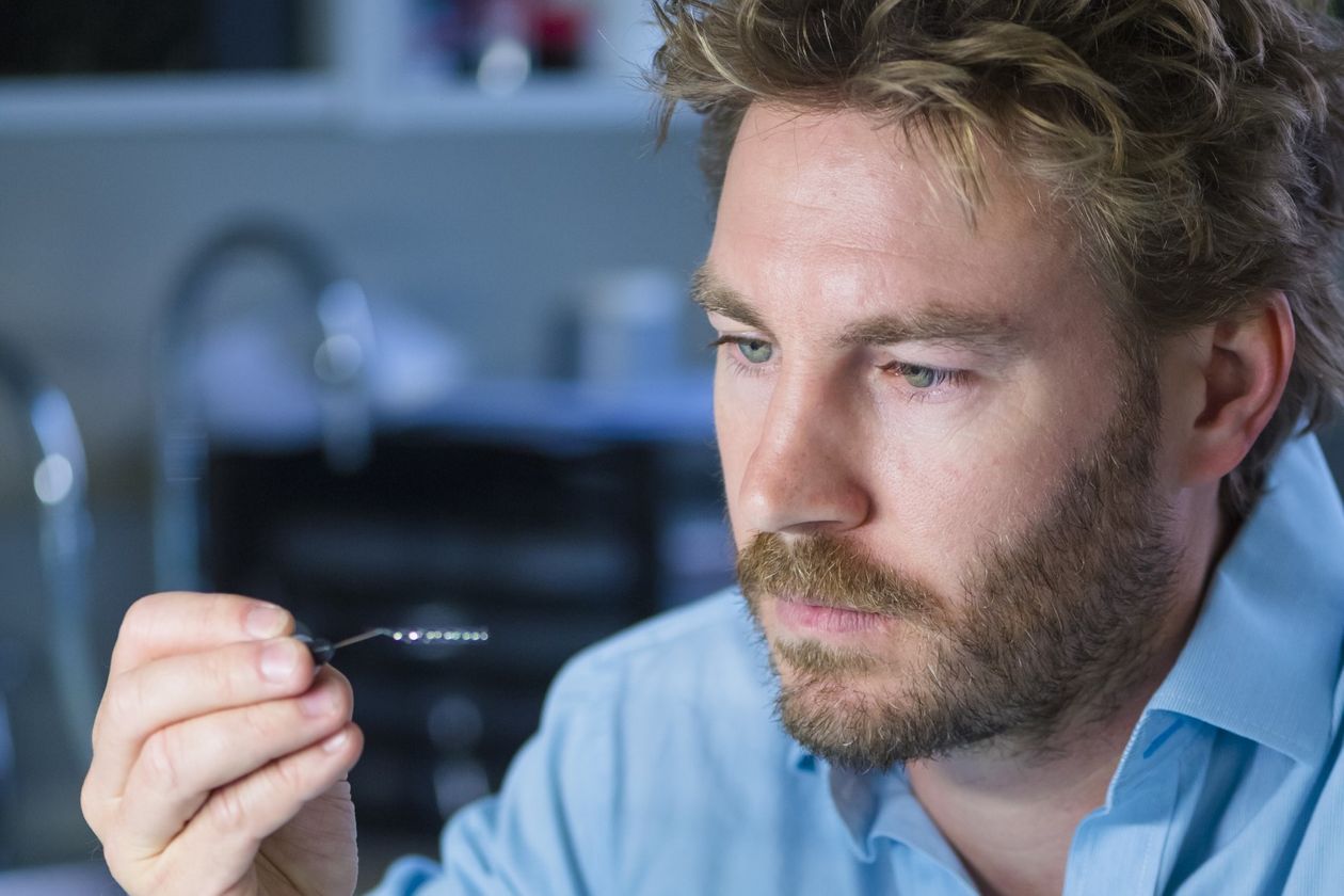 Australian neurosurgeons pioneer brain-computer interfaces - ABC listen