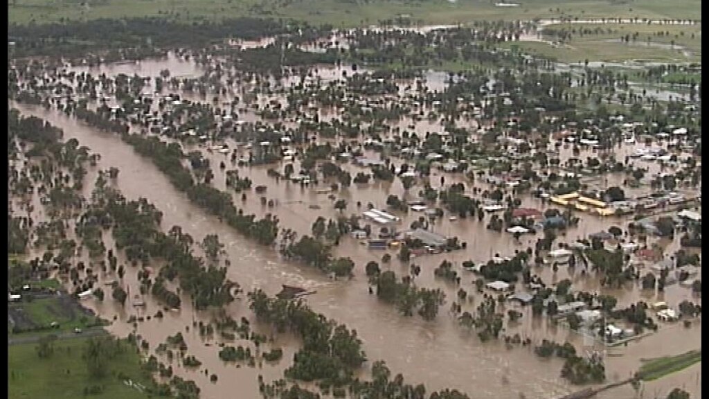 Western floods worsen as Qld emergency services move into disaster mode ...
