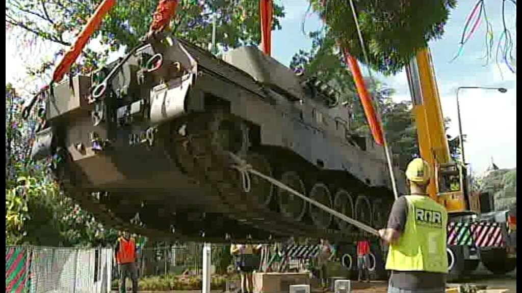Leopard tank gives Services Club a lift - ABC News