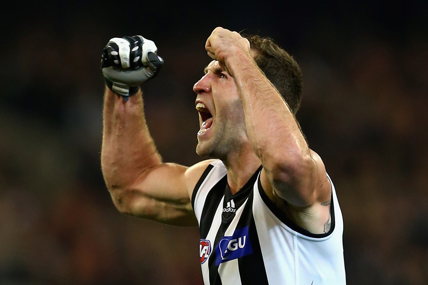 Collingwood re-signs Cloke to five-year deal - ABC News