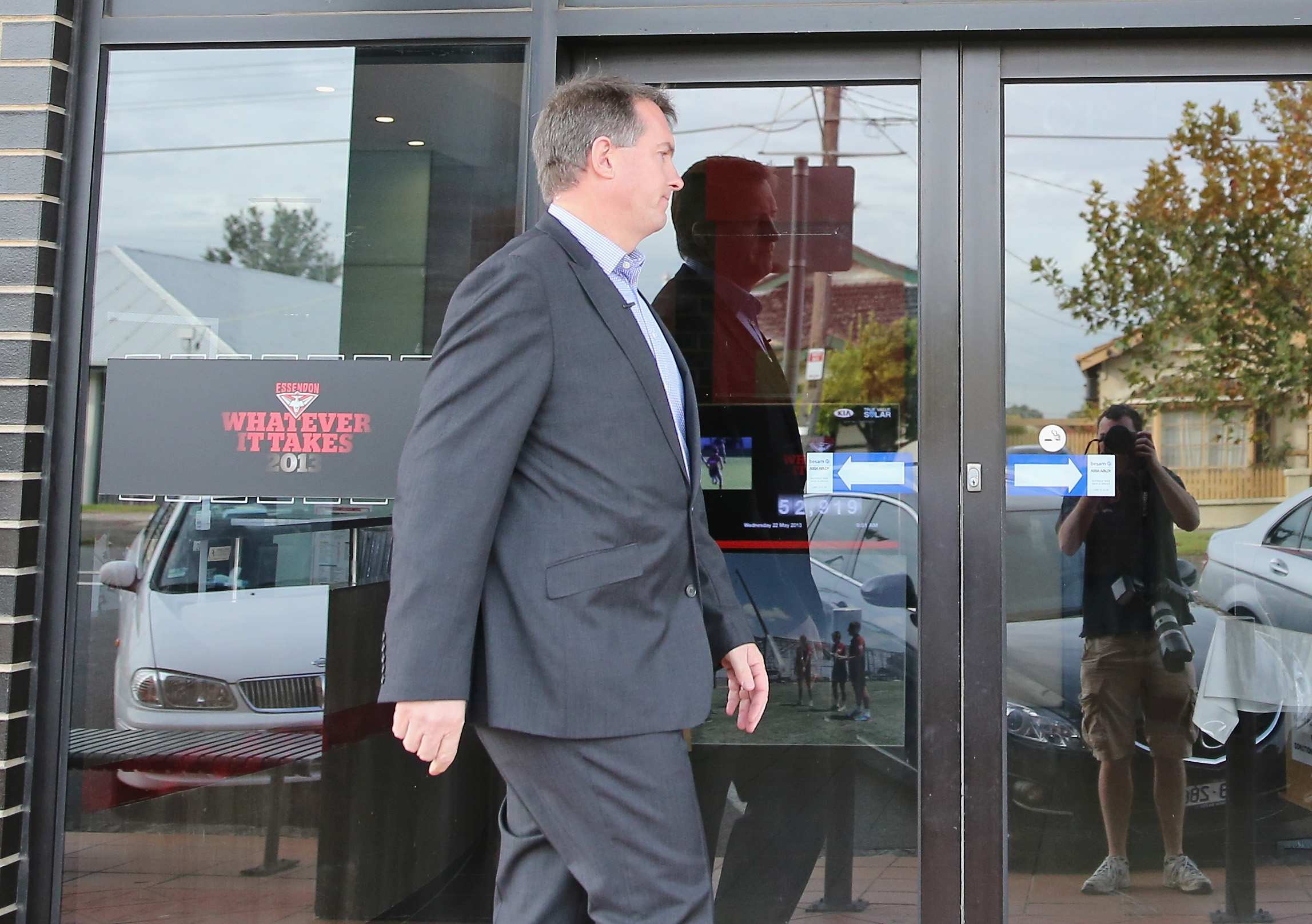 A-League club Melbourne Victory recruits ex-Essendon CEO Ian Robson ...