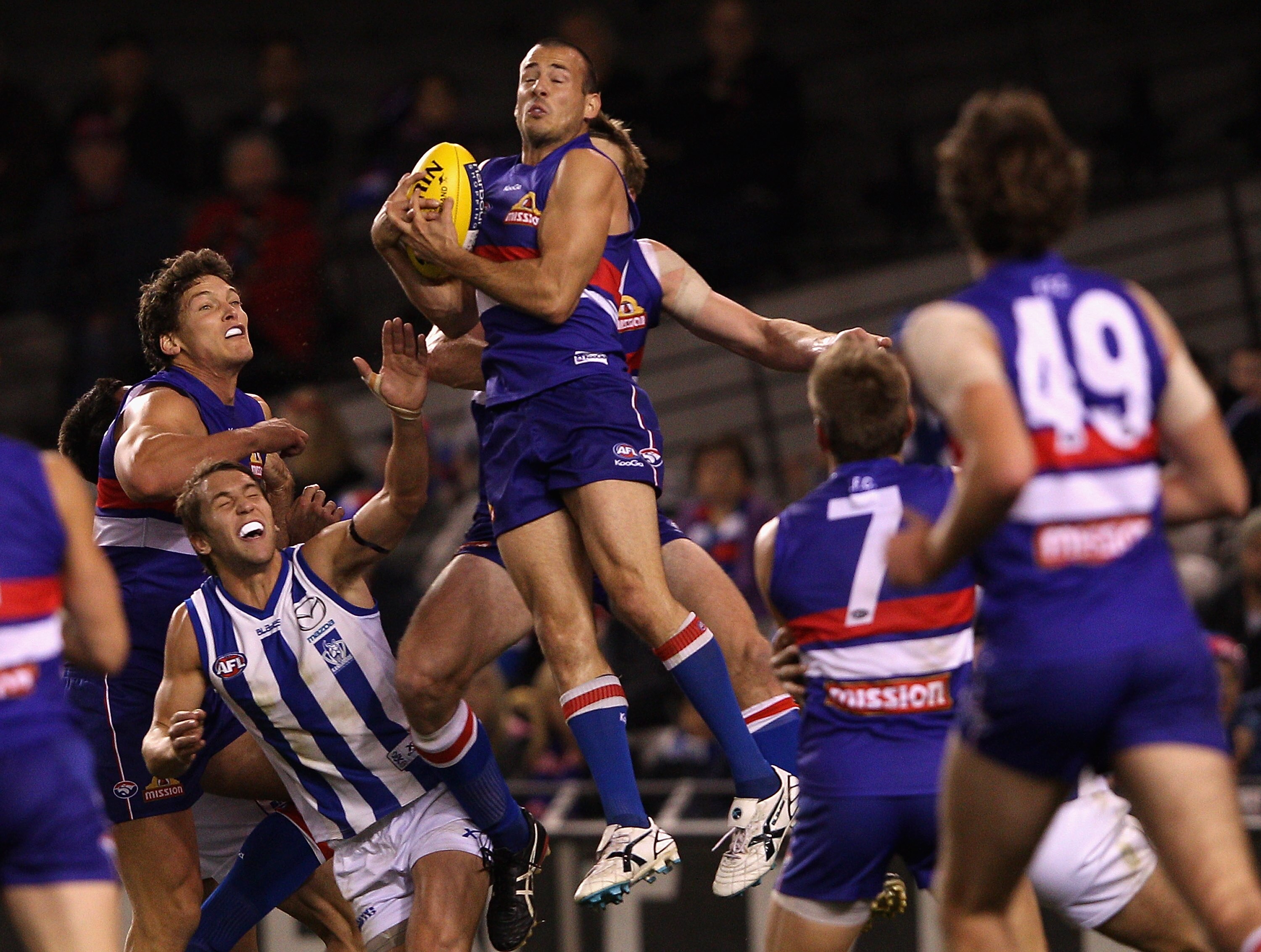 Bulldogs bite back in win over Kangaroos - ABC News