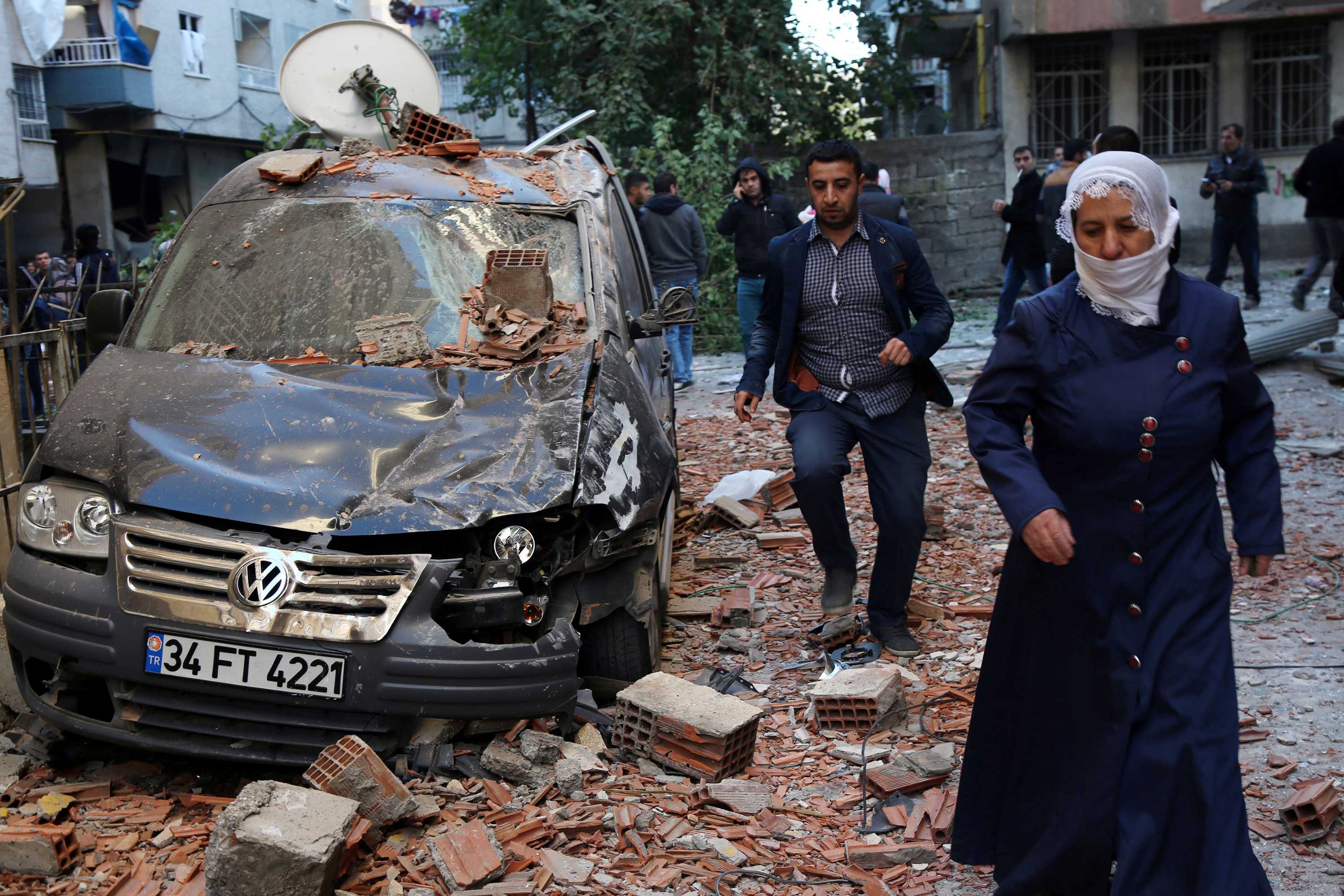 Car bomb rocks Turkey after pro-Kurdish MPs detained in midnight raids ...