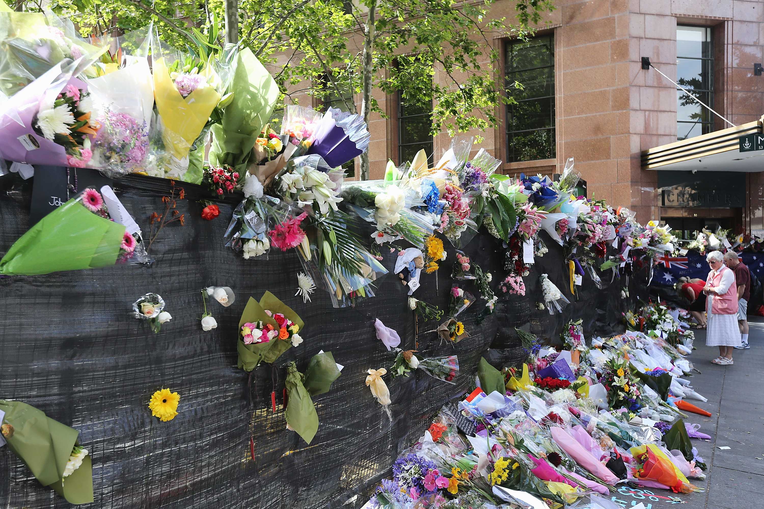 Sydney siege: Thousands pay tribute to victims killed in Martin Place ...
