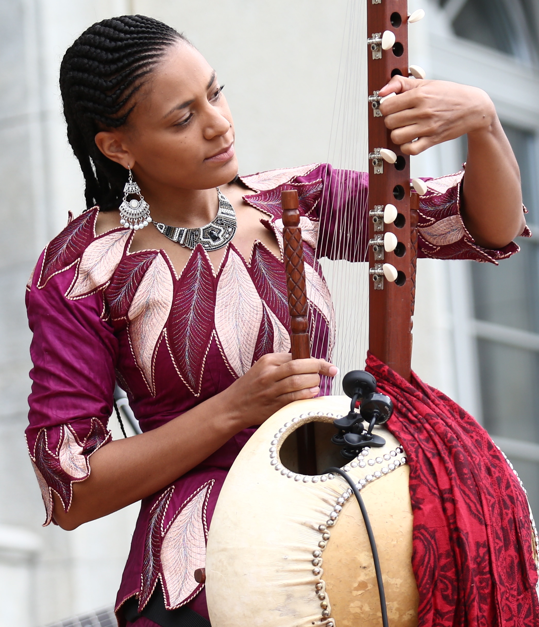Red earth, blue water, gold strings: music from the Mandé kingdoms of ...