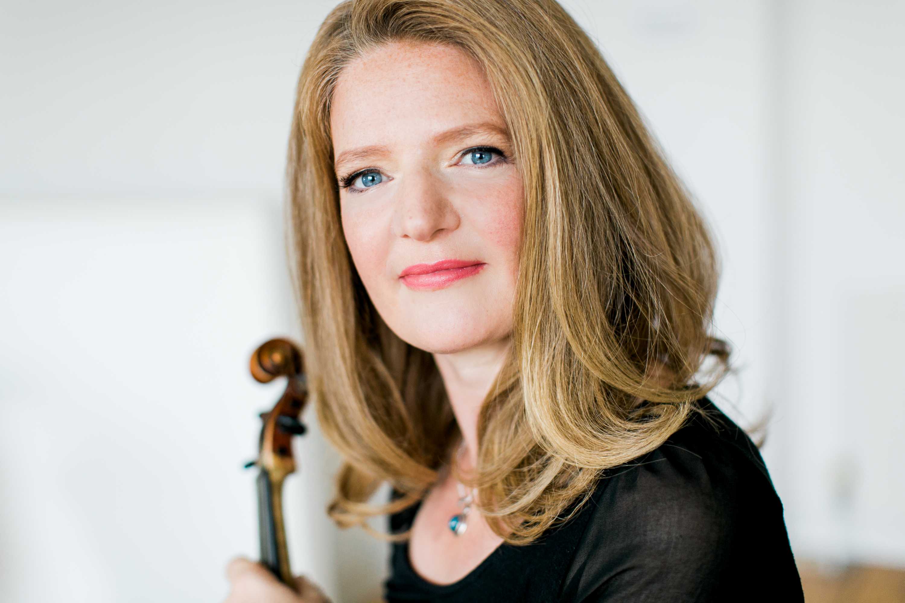 Rachel Podger plays Bach and Vivaldi's Four Seasons - ABC listen