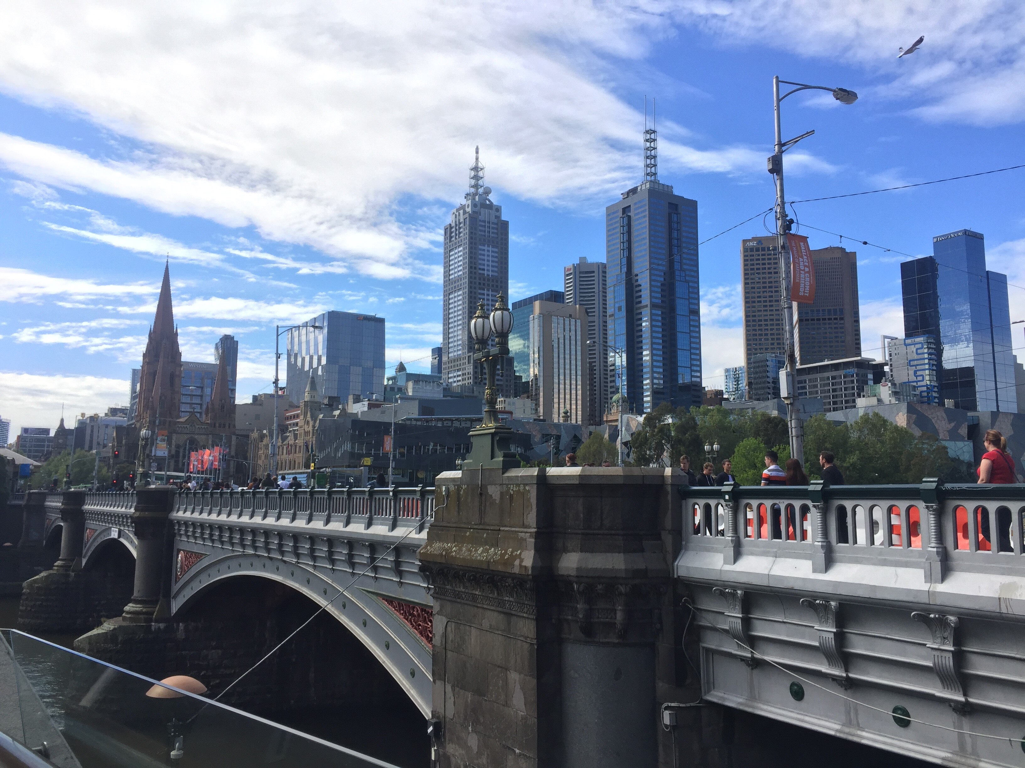 Meet the stonemason repairing Melbourne's Princes Bridge - ABC listen