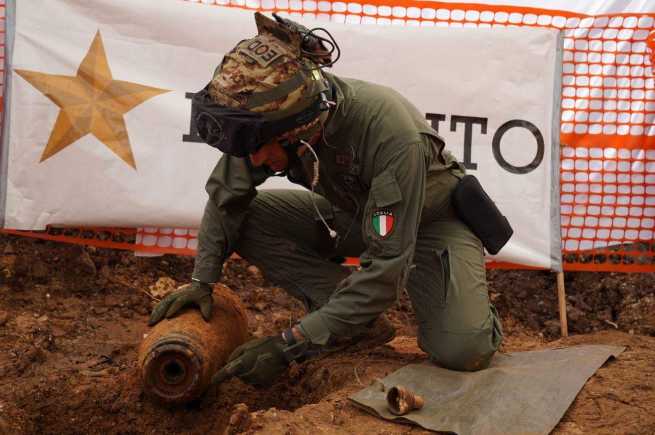 Italian city evacuated as soldiers remove World War II-era bomb ...
