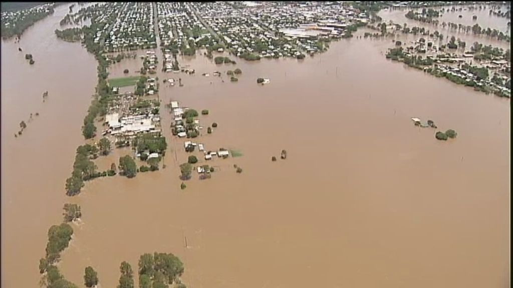 Maryborough inundated by record flood - ABC News