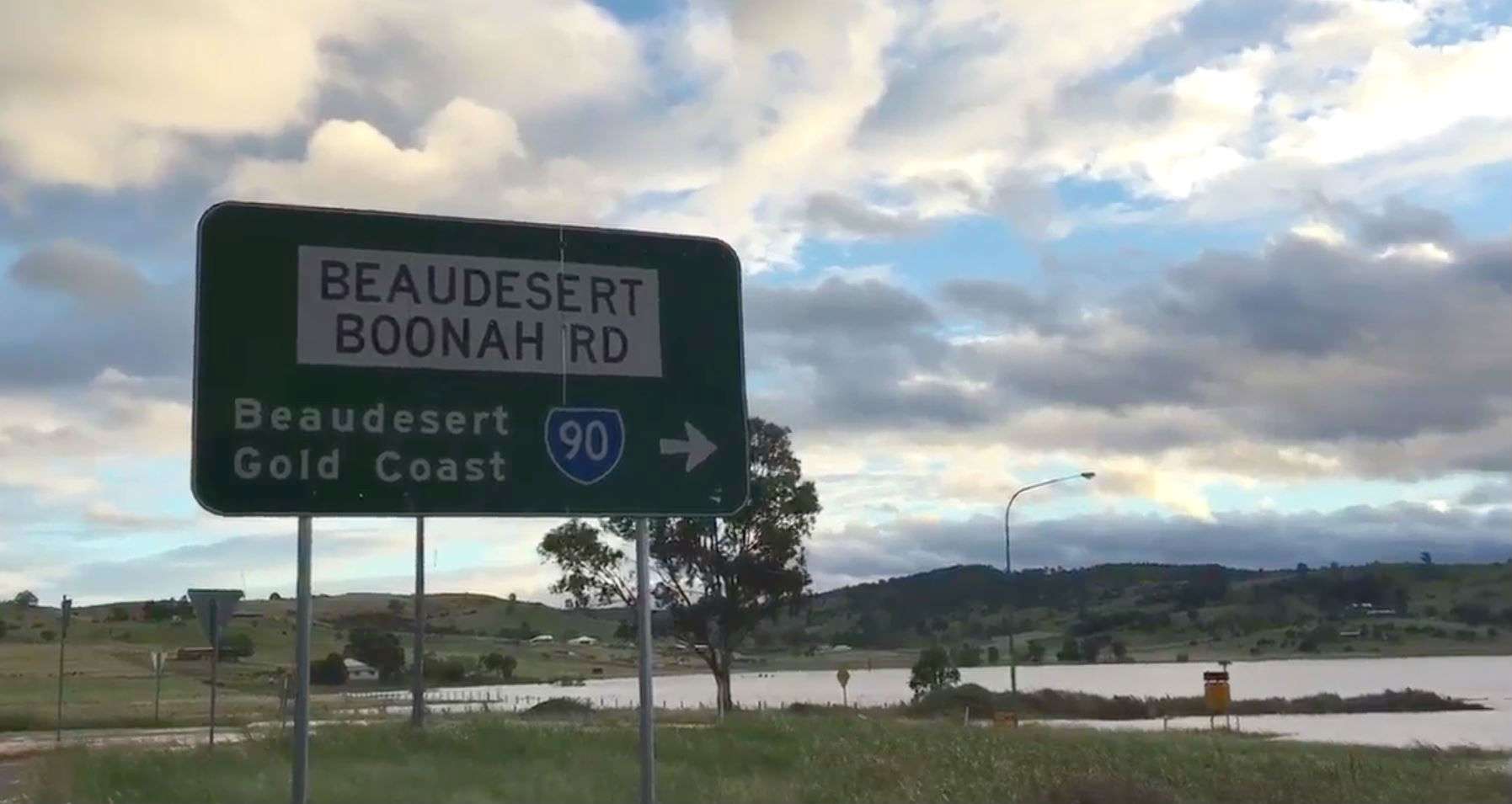 Volunteer helps rescue neighbours while his own house floods - ABC Brisbane