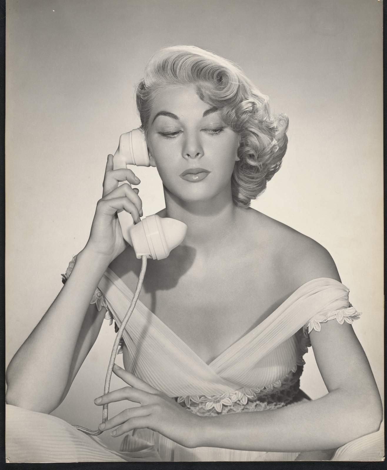 Athol Shmith's iconic photographs show changing face of 20th-century ...