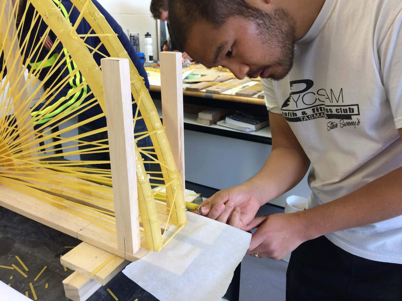 Load-bearing 'pasta bridge' aims to break 279kg college record - ABC News