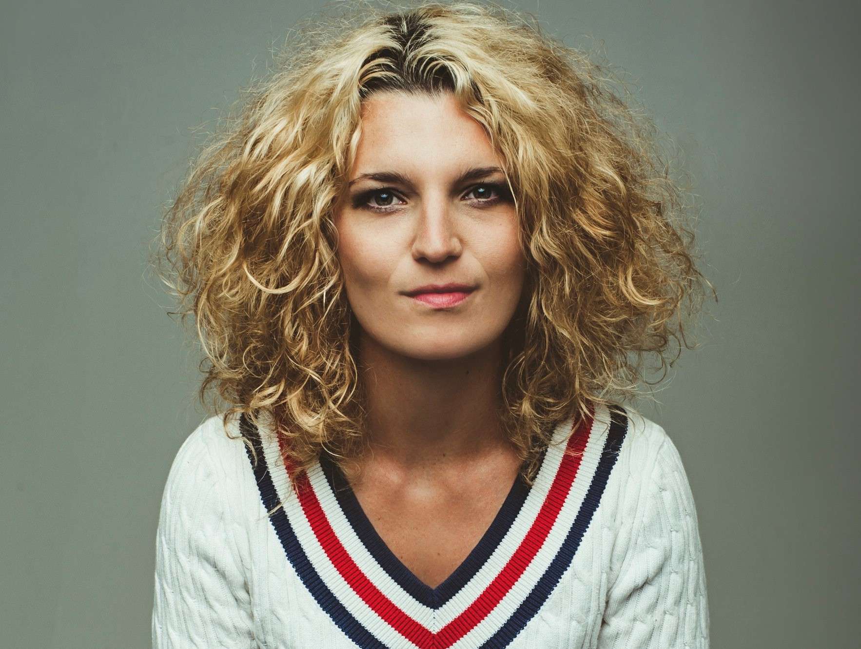 What's an electric violin? How do you play one? Go electric with ...