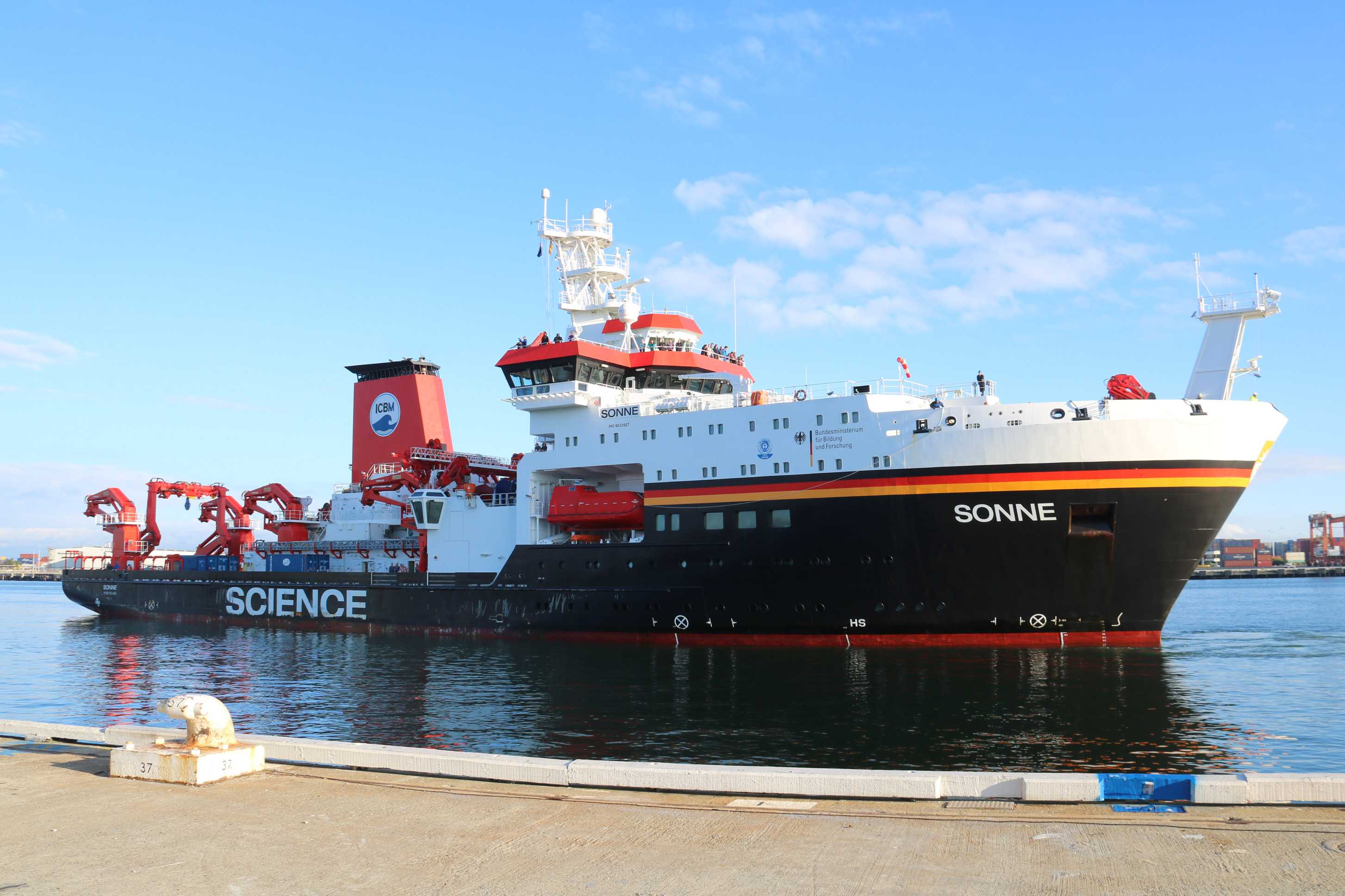 German deep-sea research ship on climate change expedition docks in ...