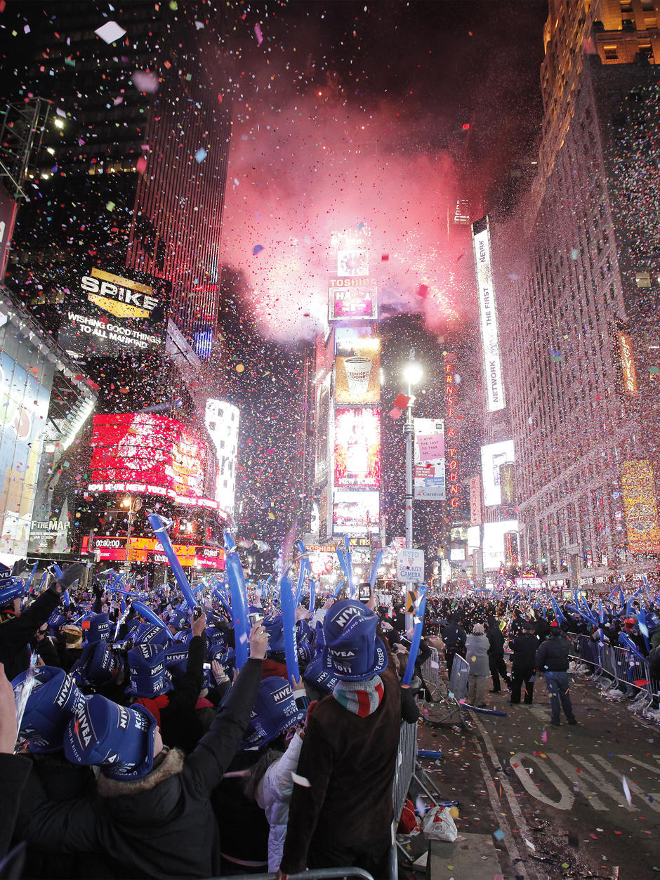New York cheers in 2011 ball drop - ABC News