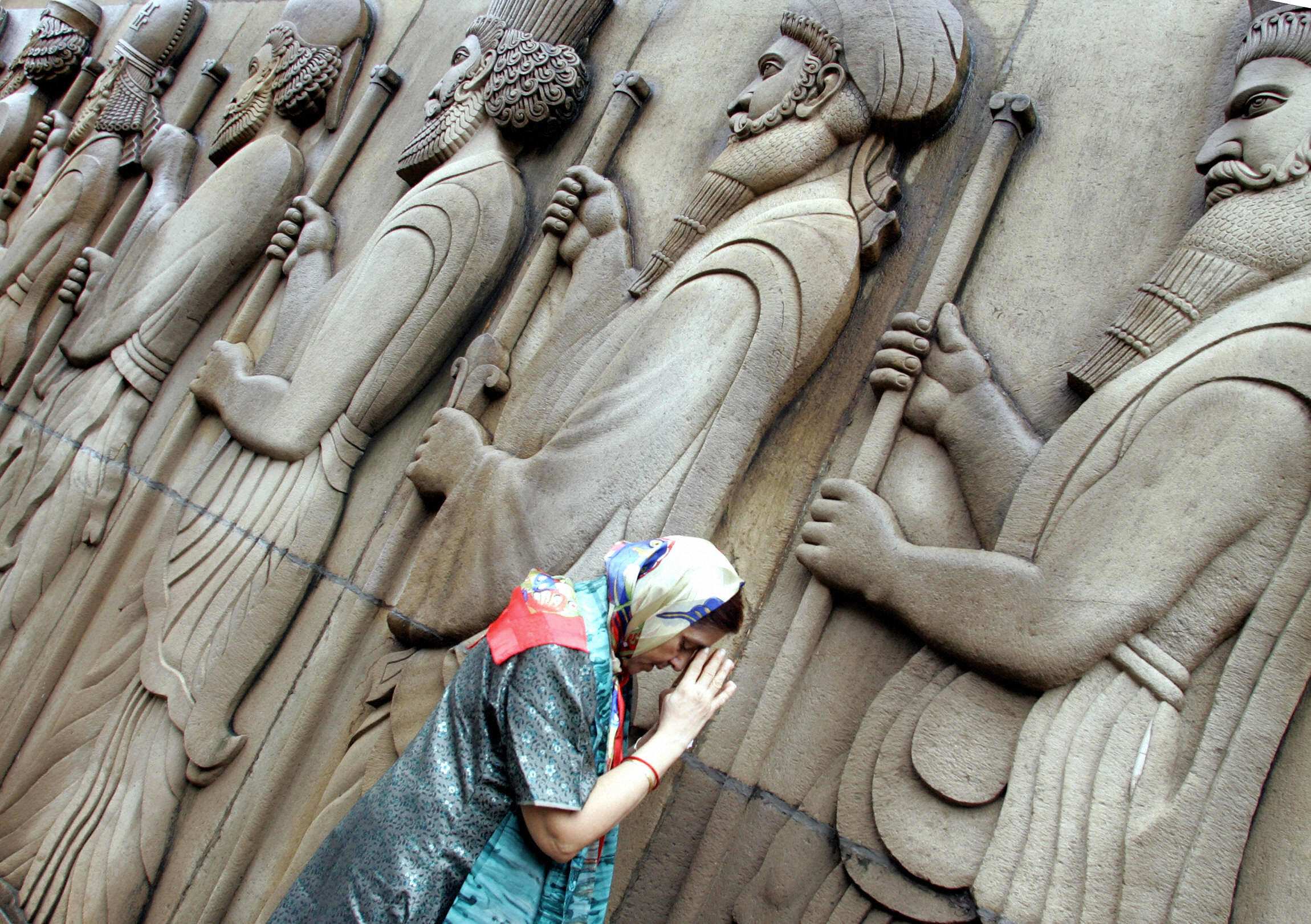 Corpse bearer's tale a hit at Jaipur Literature Festival - ABC Radio ...