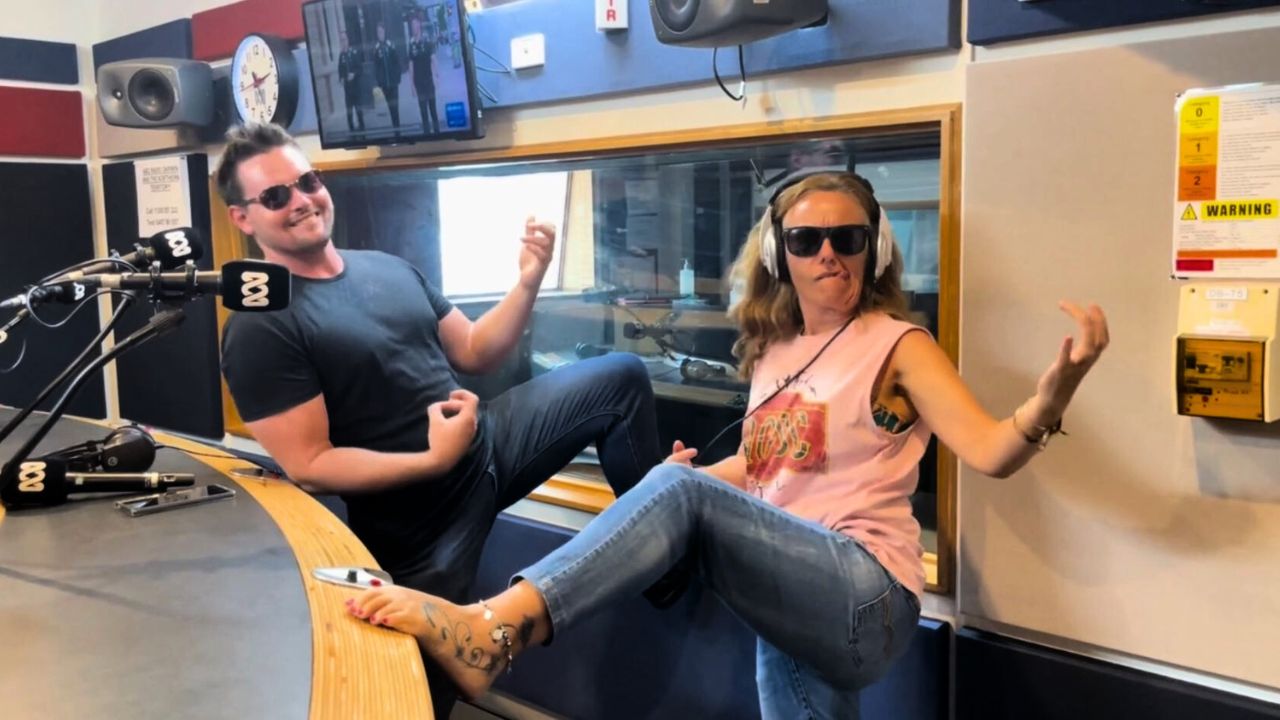 (How to) Air guitar lesson 101 - ABC listen