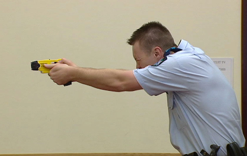 Man alight 'proves Taser risks' - ABC News