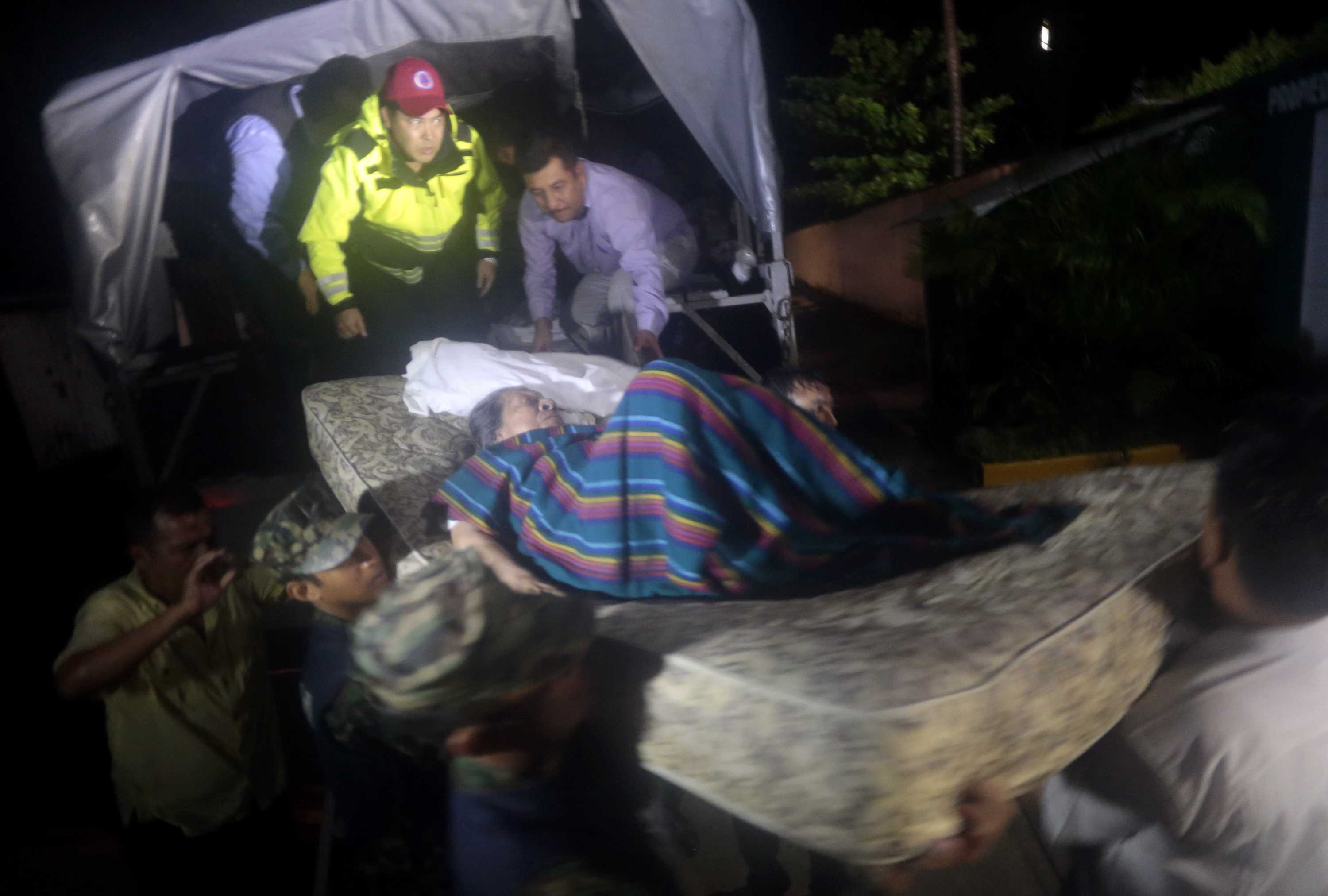 Hurricane Ingrid, tropical storm Manuel combine to kill 20 in Mexico ...