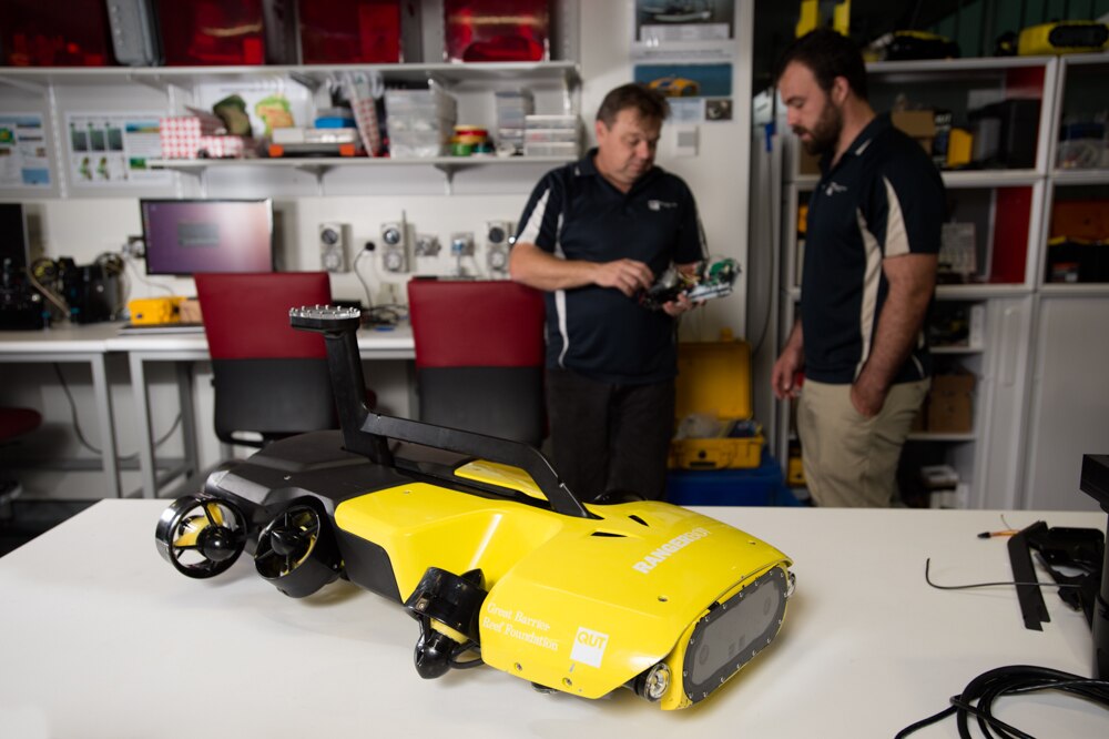 Robots ready to start killing crown-of-thorns starfish on Great Barrier ...