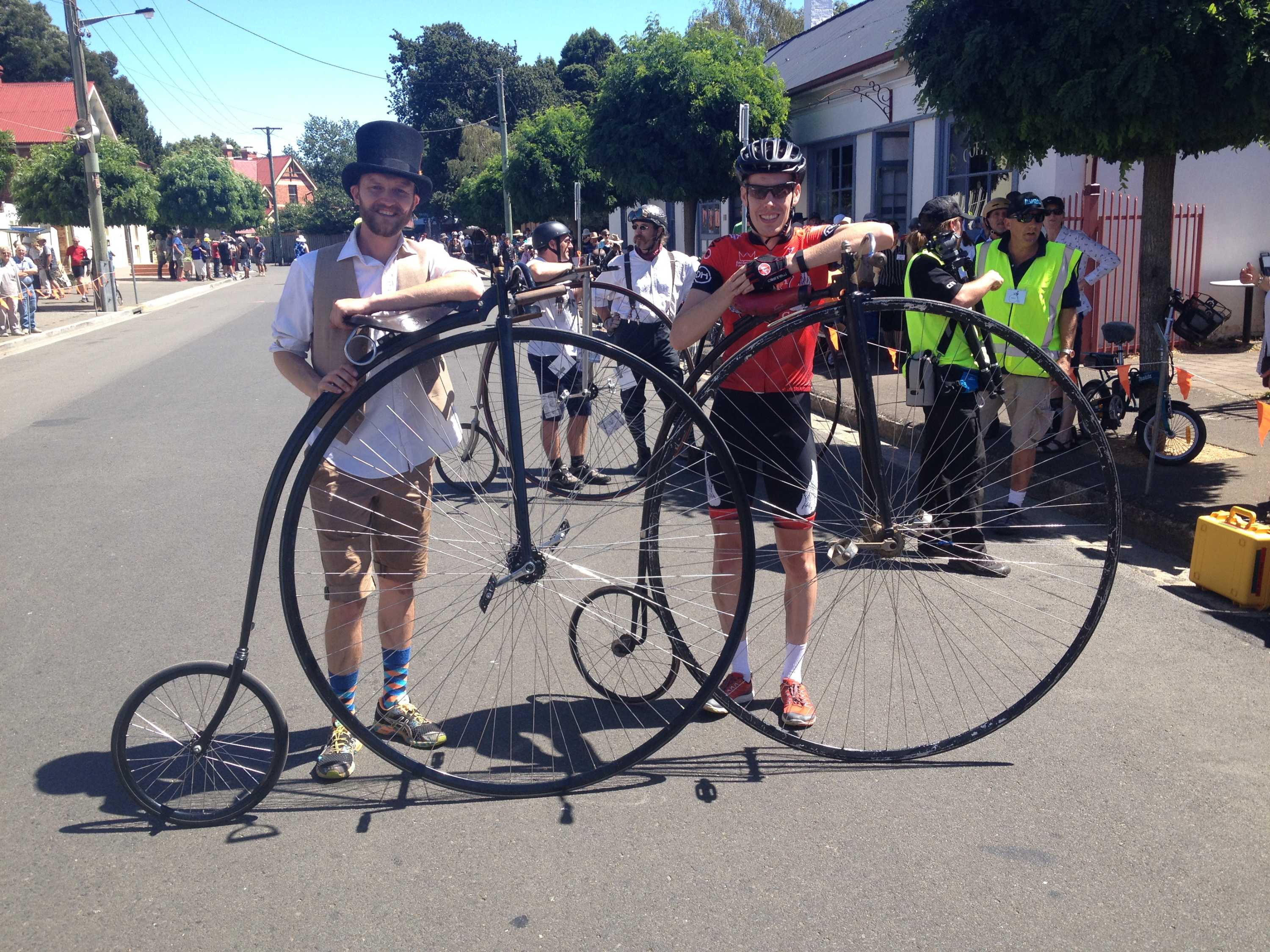 Penny farthing race draws hundreds in northern Tasmania - ABC News
