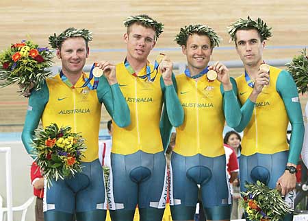 Cyclists strike gold as rowing controversy continues - ABC News