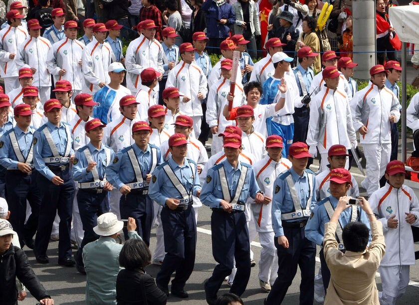 Riot police block out torch relay in Japan - ABC News