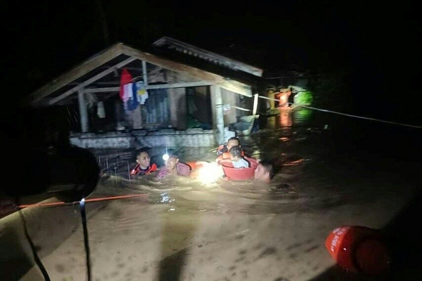 Death toll rises in Philippines Christmas floods, with more heavy rain ...