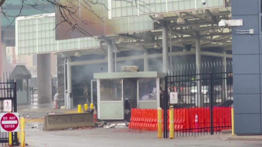 Scene of explosion at border crossing between US and Canada - ABC News