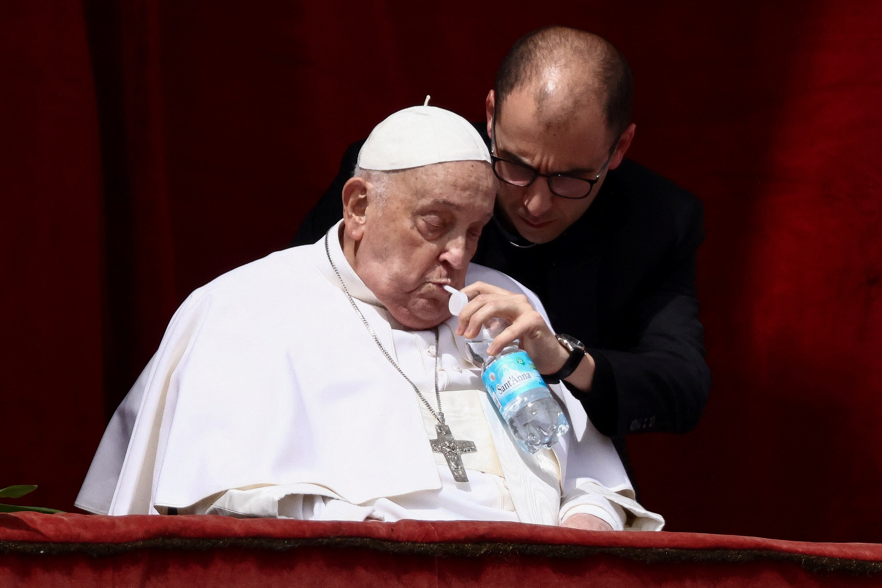 Pope Francis appears at Easter Sunday to deliver blessing as recovery ...