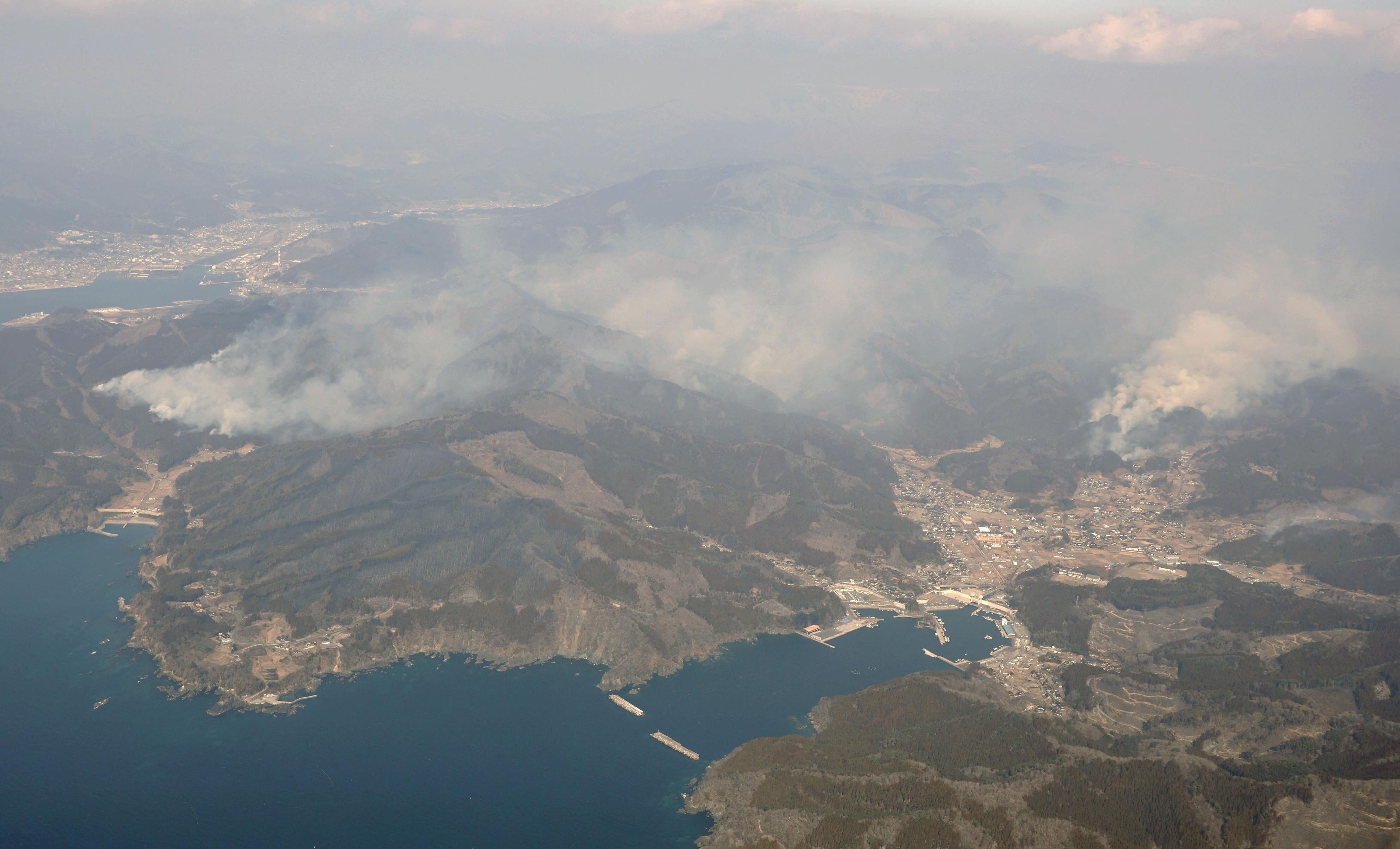2,000 firefighters deployed to fight Japan's worst wildfire in decades ...