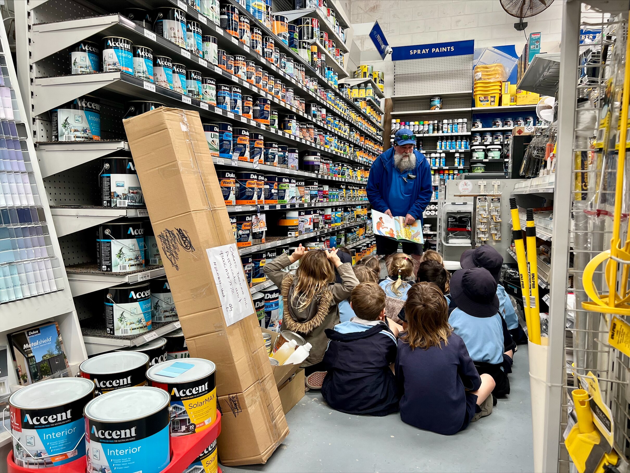 Coast town’s CBD transforms into a roving library for Book Week - ABC ...