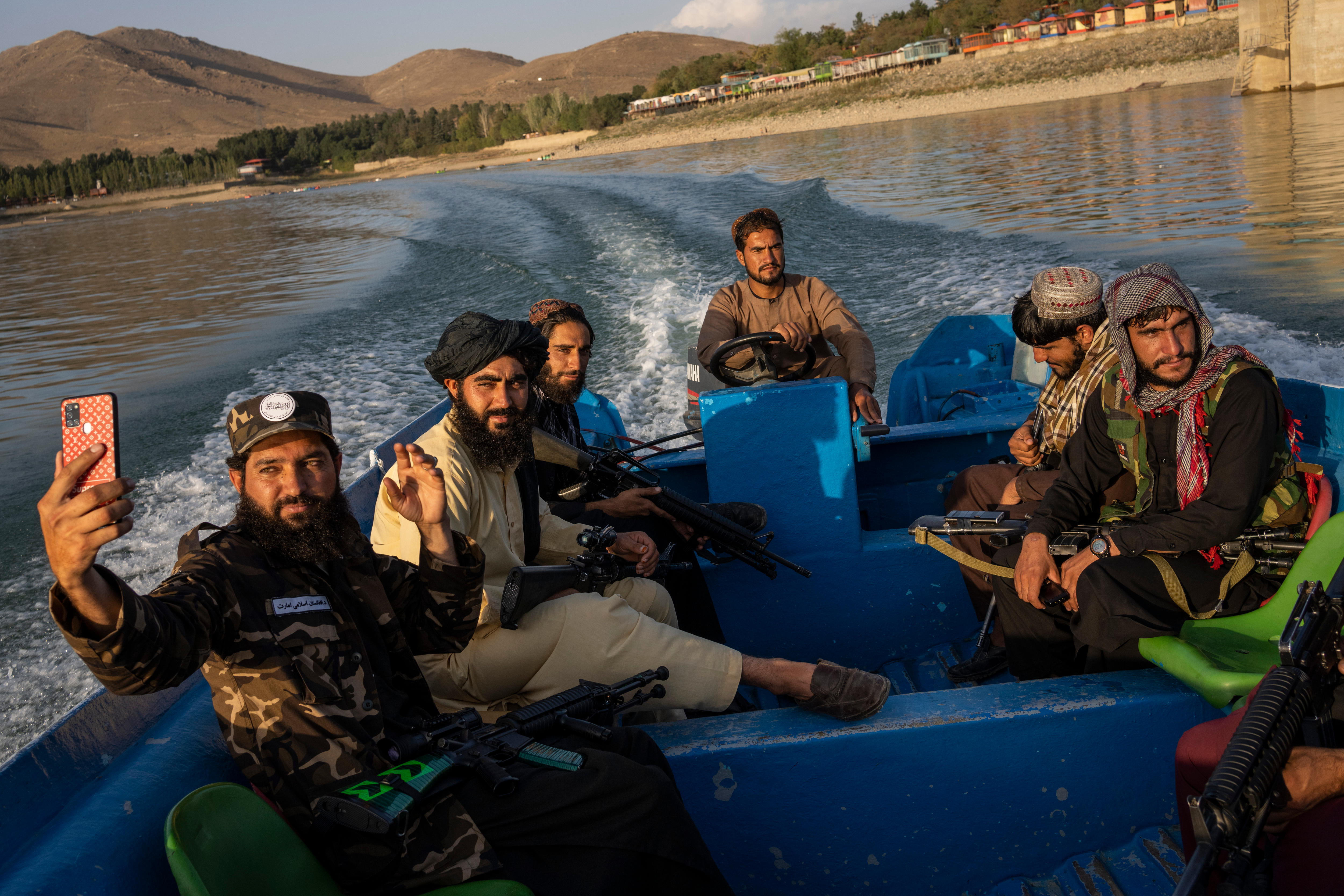 Taliban bans shaving beards in Afghanistan's Helmand province, barbers ...