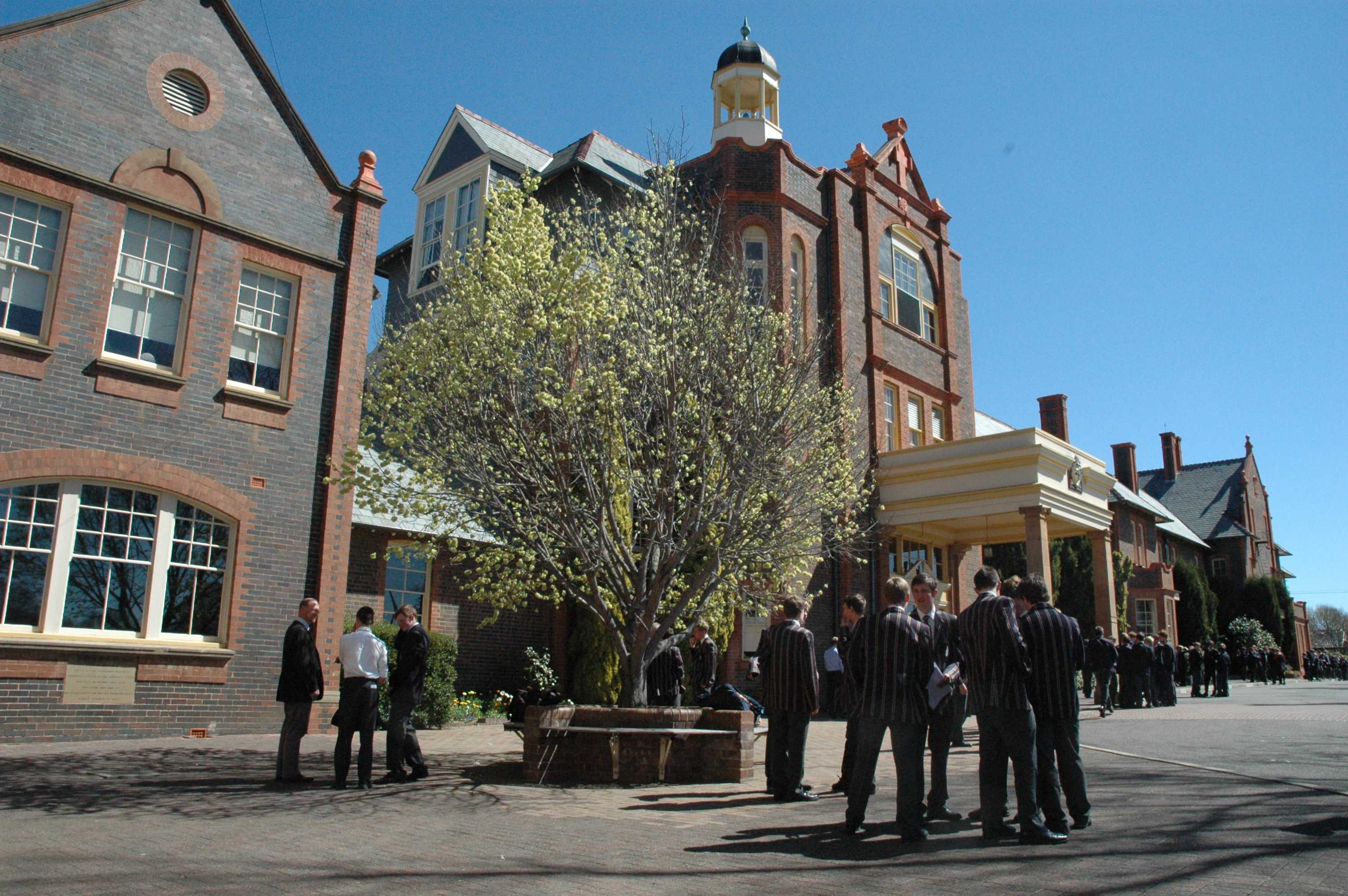 The Armidale School goes co-ed - ABC News