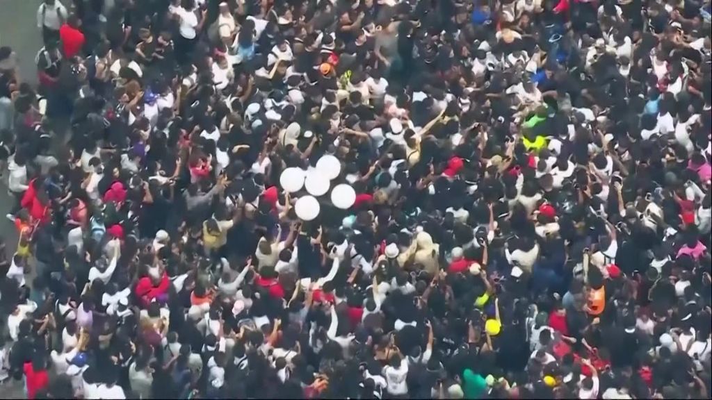 Crowd goes violent in video game giveaway event in New York. - ABC News